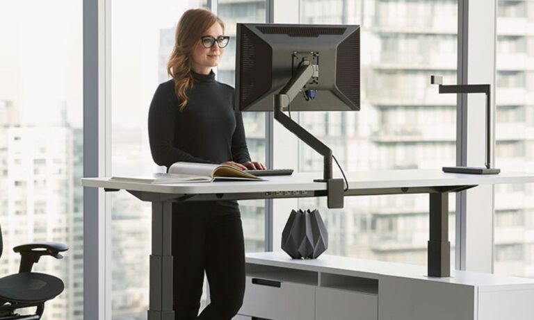 Standing Desks: Benefits to Standing While Working